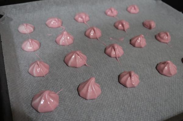 Receta Para Hacer Perfectos Merengues De Colores Horneados | delicias ...
