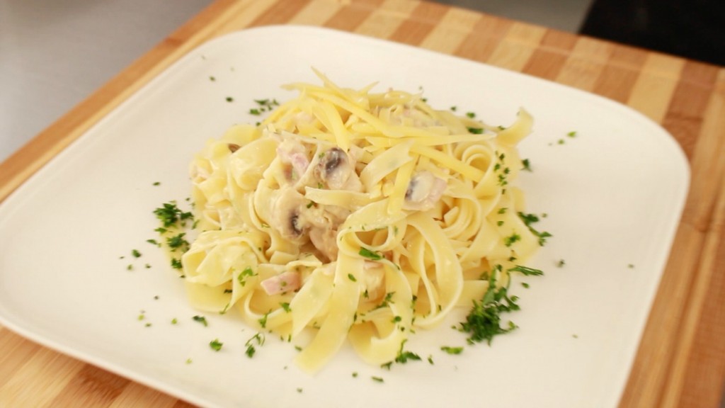 Fetuccinis a lo alfredo | delicias.tv